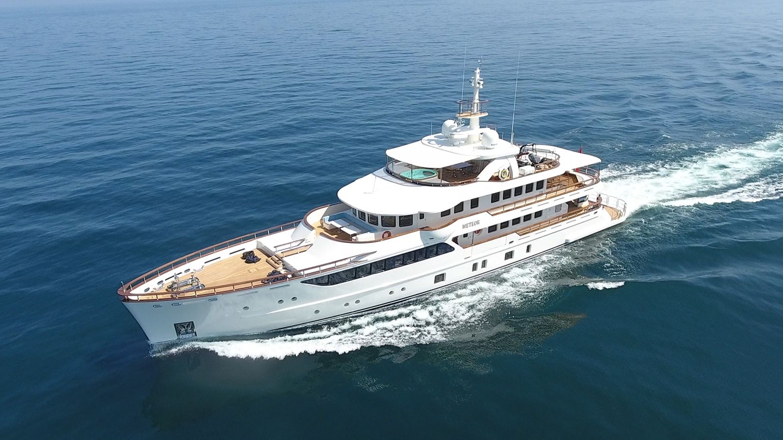 €3.7M price drop on 46m Mural motor yacht for sale Meteor